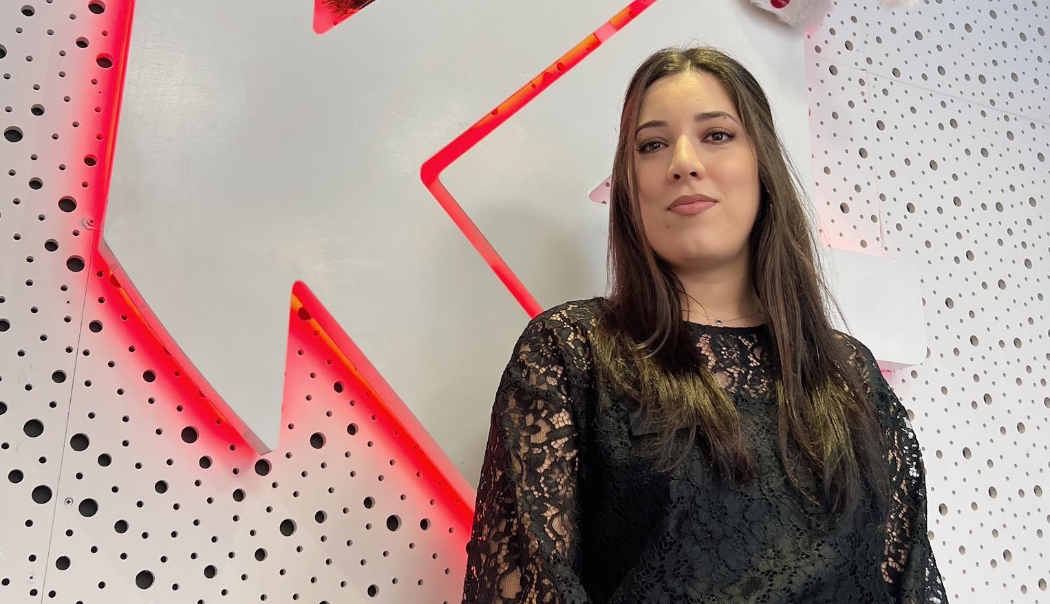 Teodora Đokić u susret praznicima: Hrabro u ostvarivanje snova – Radio ...